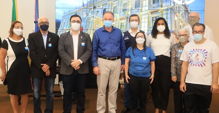 Ato simbólico marca o início da vacinação das pessoas com deficiência ...